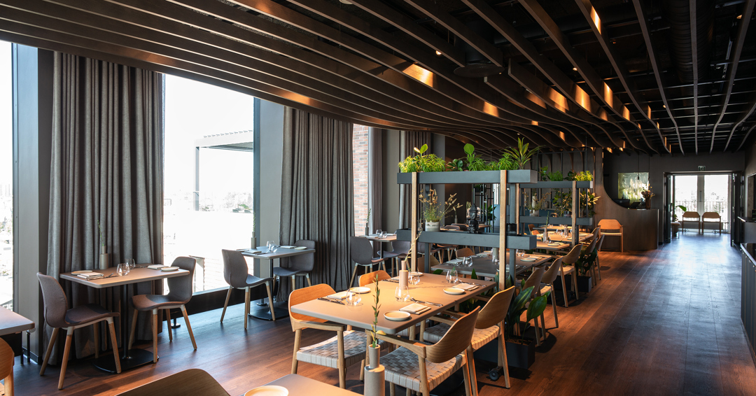 Smuk udsigt på menuen i ny restaurant og vinbar | Troldtekt