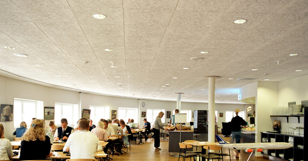 Inspiration: Akustikloft med lavtryksventilation | Troldtekt
