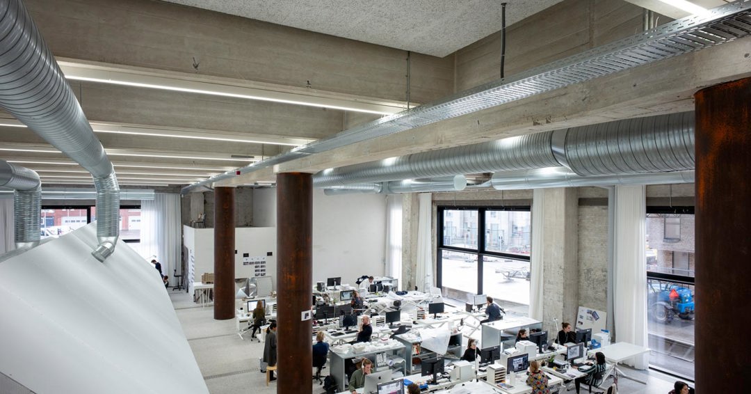 Ljudabsorberande akustiktak på arkitektkontor | Troldtekt