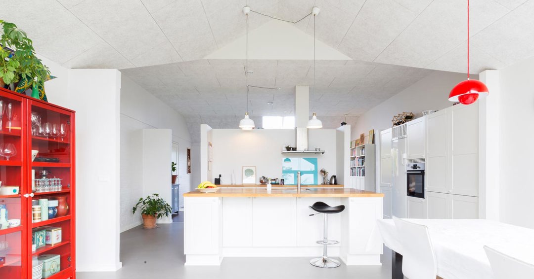 Inspiration: Akustikloft i renoveret 1970'er hus | Troldtekt