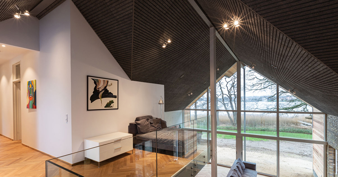 God akustik og design i renoveret privatbolig | Troldtekt