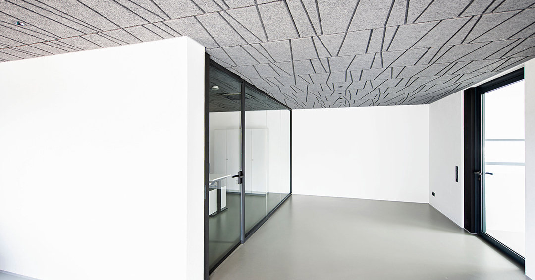 Moderne virksomhedsdomicil i sort og hvid | Troldtekt